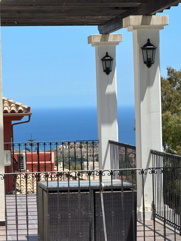 Luxury Top Villa Alhambra Pool close to Sea and Centre, Benalmádena ...