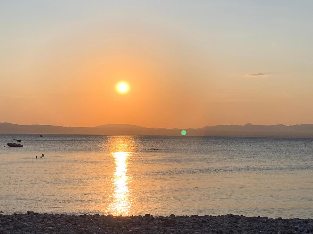 Apartment with Sea View in Paradise Mikra Mantinia, Arkhondikón ...