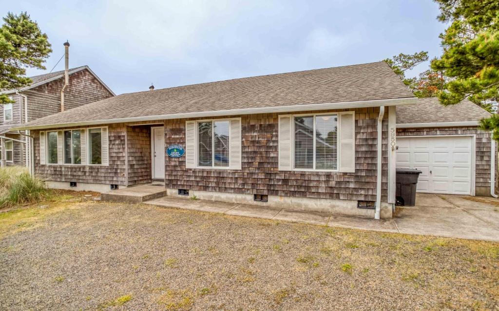 Captain Kujo's Hideaway, Pacific City (updated prices 2026)