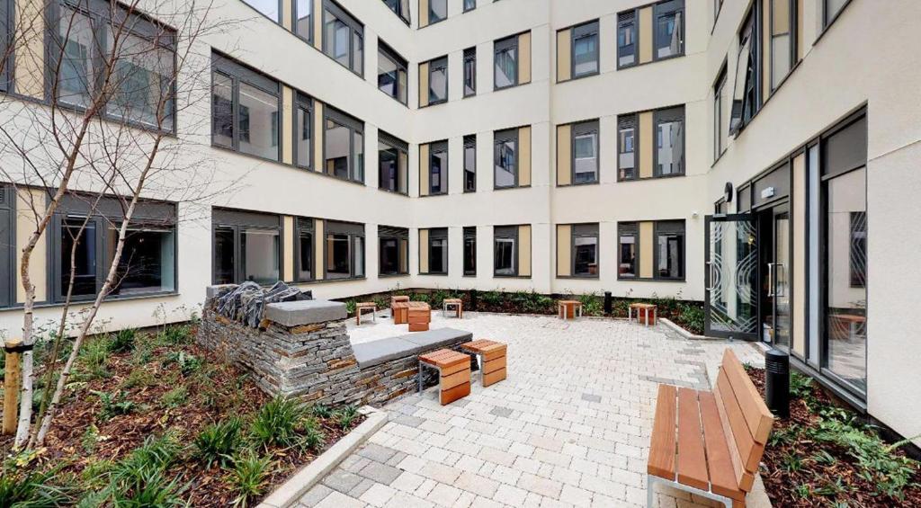 For Students Only Ensuite Bedrooms with Shared Kitchen and 2 Bed ...