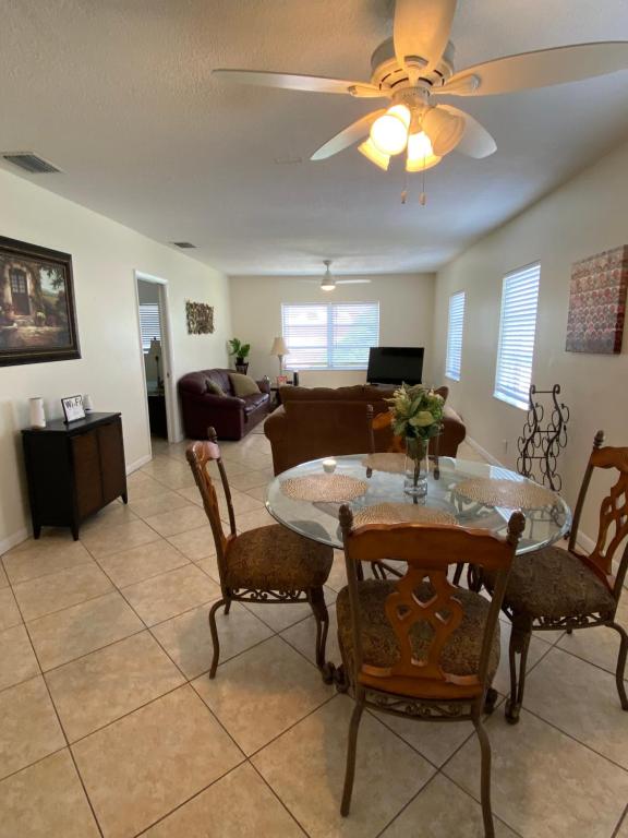 Quiet & Spacious North Palm Beach 2 bed 2 bath, North Palm Beach ...