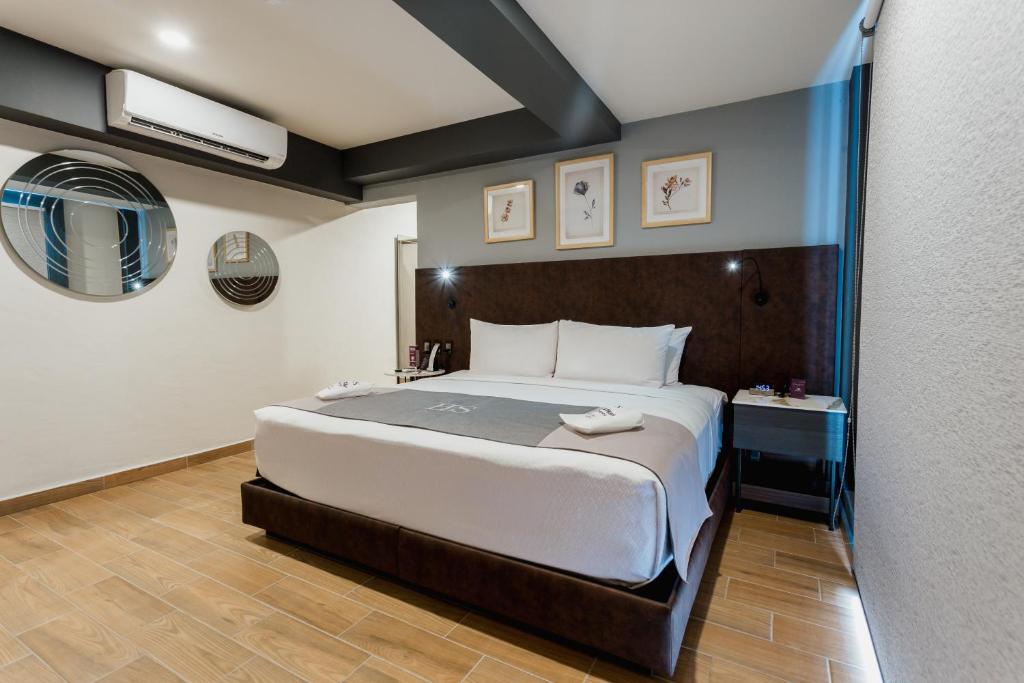 HS HOTSSON Acapulco Villas - SuiteTrails