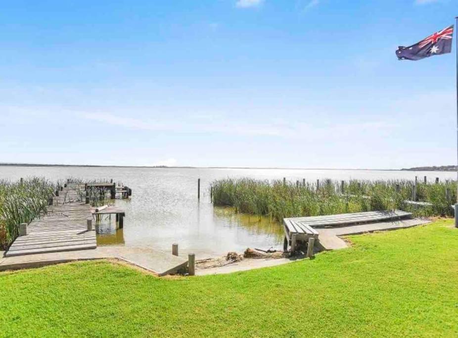 Hindmarsh Hideaway- Waterfront pet friendly NBN Private jetty ...