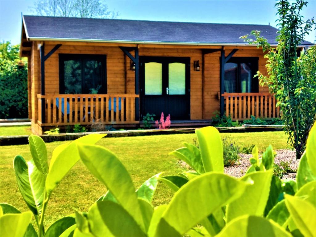 The Malvern Hills, Courtyard Cabins,Tom Cabin, Great Malvern (updated ...