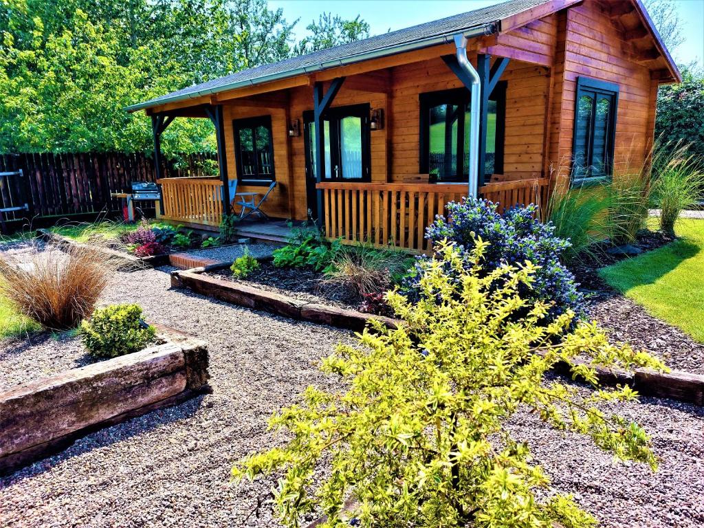 The Malvern Hills, Courtyard Cabins,Tom Cabin, Great Malvern (updated ...