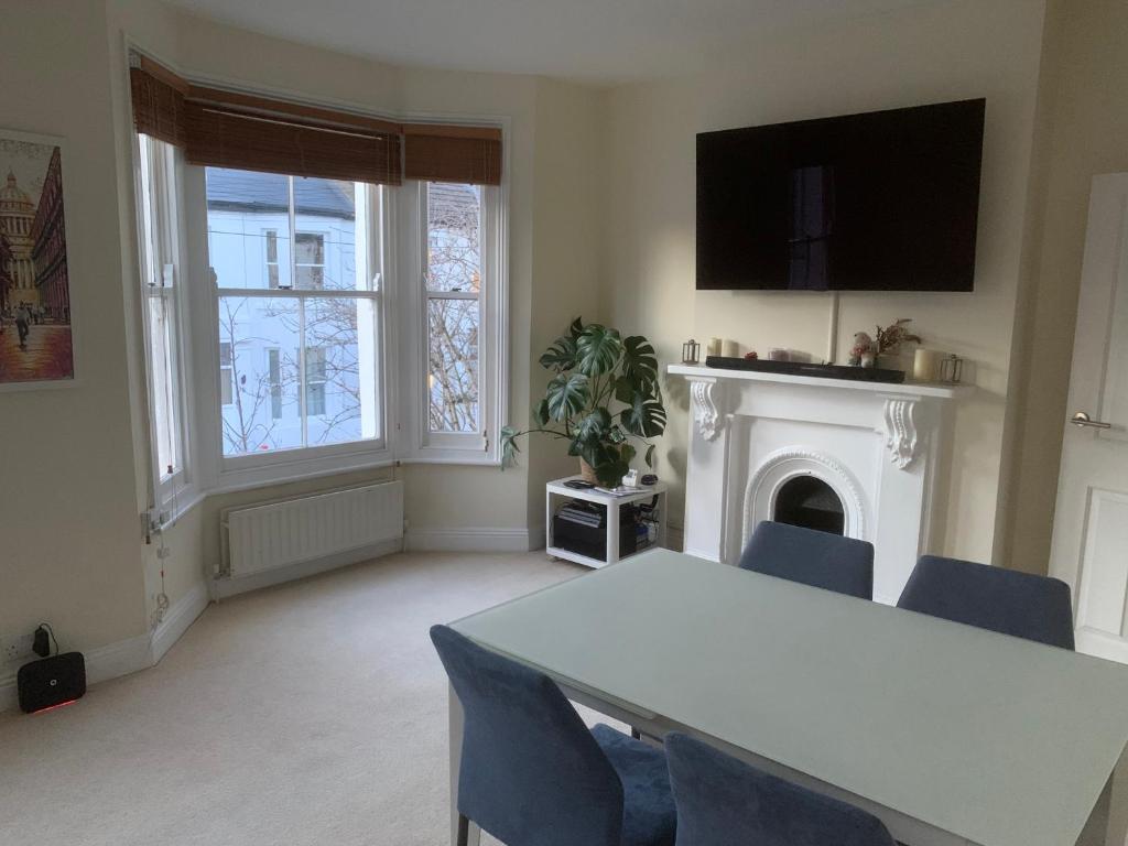 Fulham Dream, London (updated prices 2025)