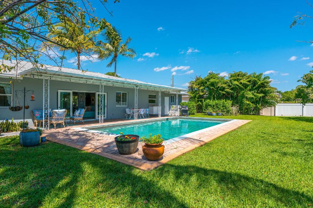 Vibrant Pool Home! Kayak, Firepit & Playground!, West Palm Beach ...