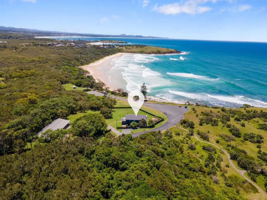 Beachfront Headland House, Arrawarra (updated prices 2026)