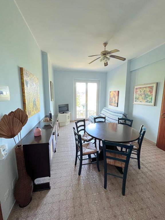 Apartment TRILO MARE VERDE A 30 METRI DAL MARE CON POSTO AUTO PRIVATO ...