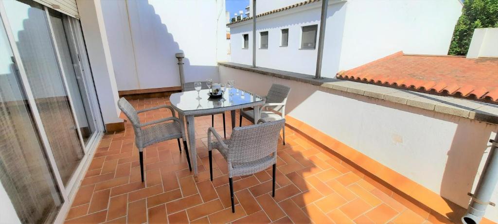 Charming Apartment With Terrace In Central Port, Llançà - Ideal For Couples - Llançà