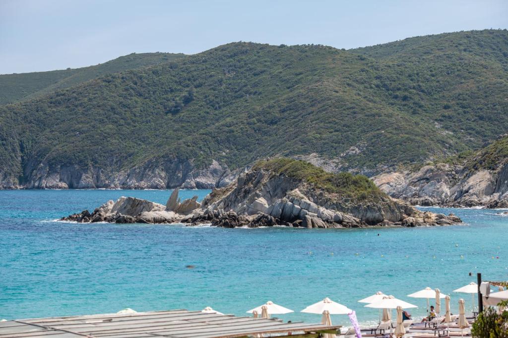 Ploumisti Sea View Suite, Kalamitsi (updated prices 2024)