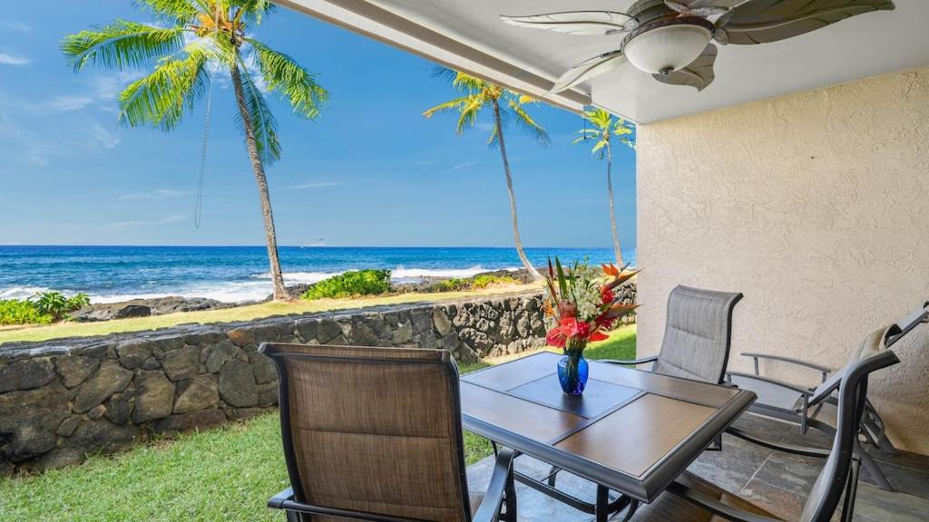 Superb Oceanfront Condo - Ocean Is Right Outside The Door! Kona Reef D ...
