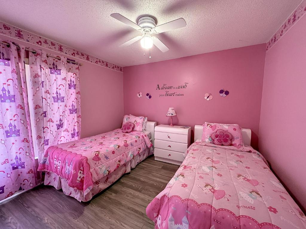 Pink Funhouse Wallpaper