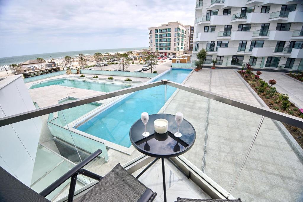 The Point Studio in Infinity Spa&Pools Resort - parking, Mamaia ...