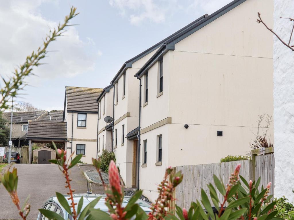 1 Queensway Gardens, Hayle (updated prices 2025)