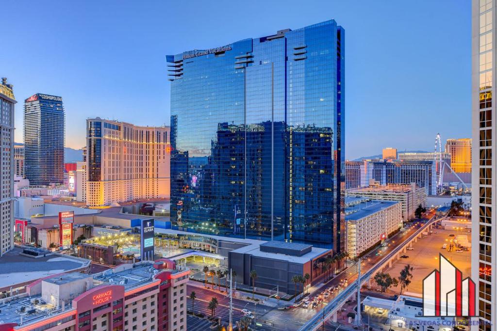 MGM Signature-32-715 F1 Track & Strip View Balcony, Las Vegas (updated ...