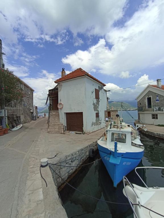 House on the seashore, Radovici – Updated 2023 Prices