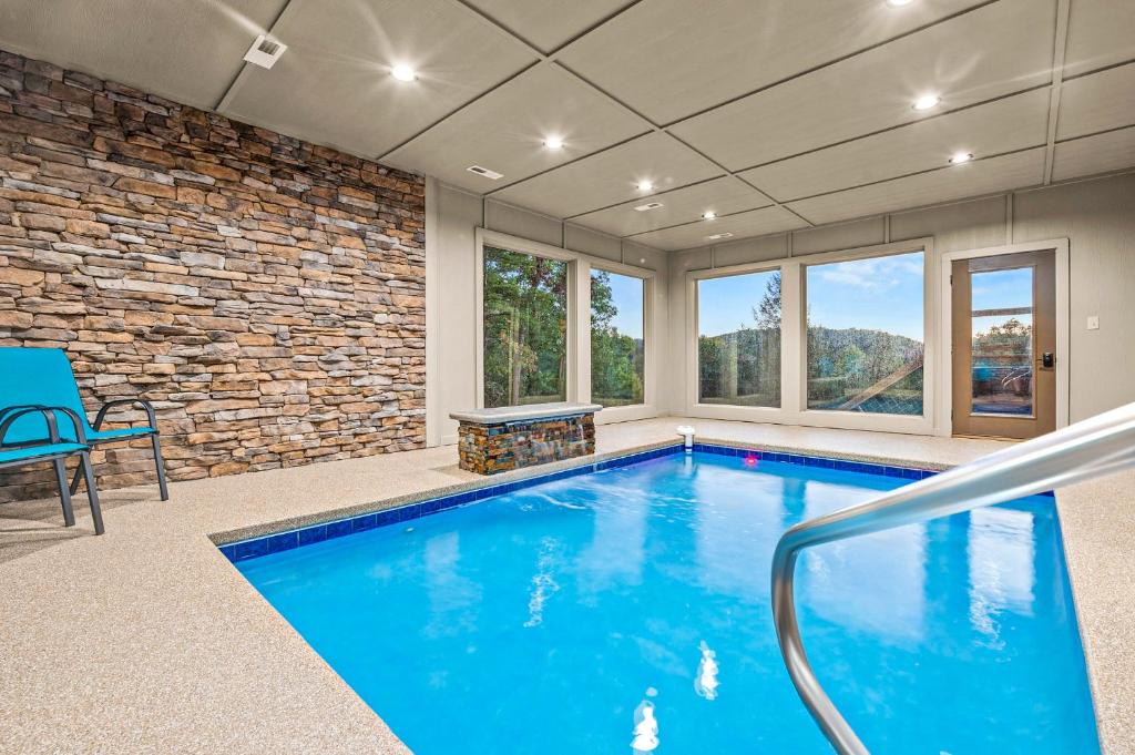 Overlook Swim Lodge - Indoor Heated Pool, 3 Decks, Hot Tub, Theatre ...