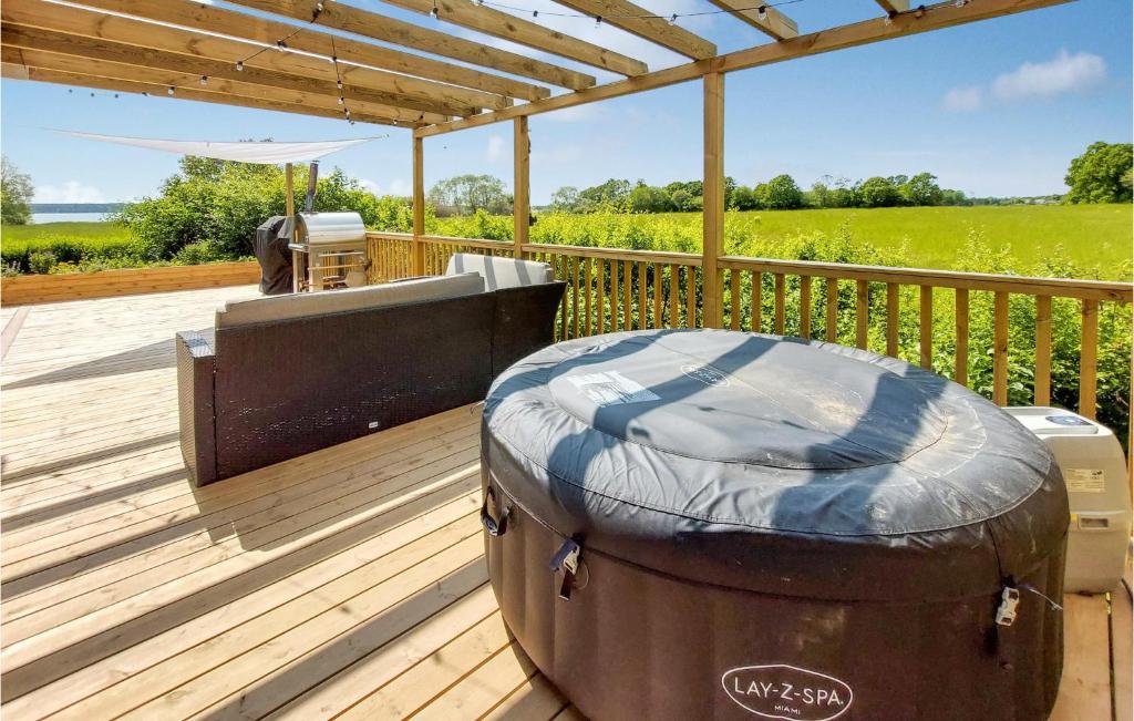 Nice Home In Harlsa With Jacuzzi, Wifi And 1 Bedrooms, Harlösa ...