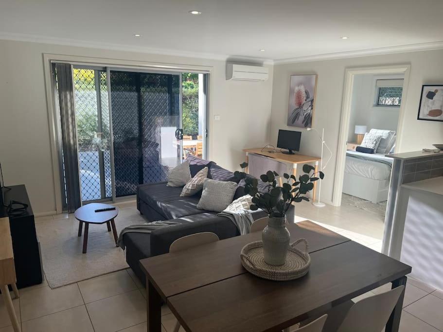 Courtyard ground floor Apt 2 Bed 1 Bath 1 Car, Canberra – Updated 2023 ...