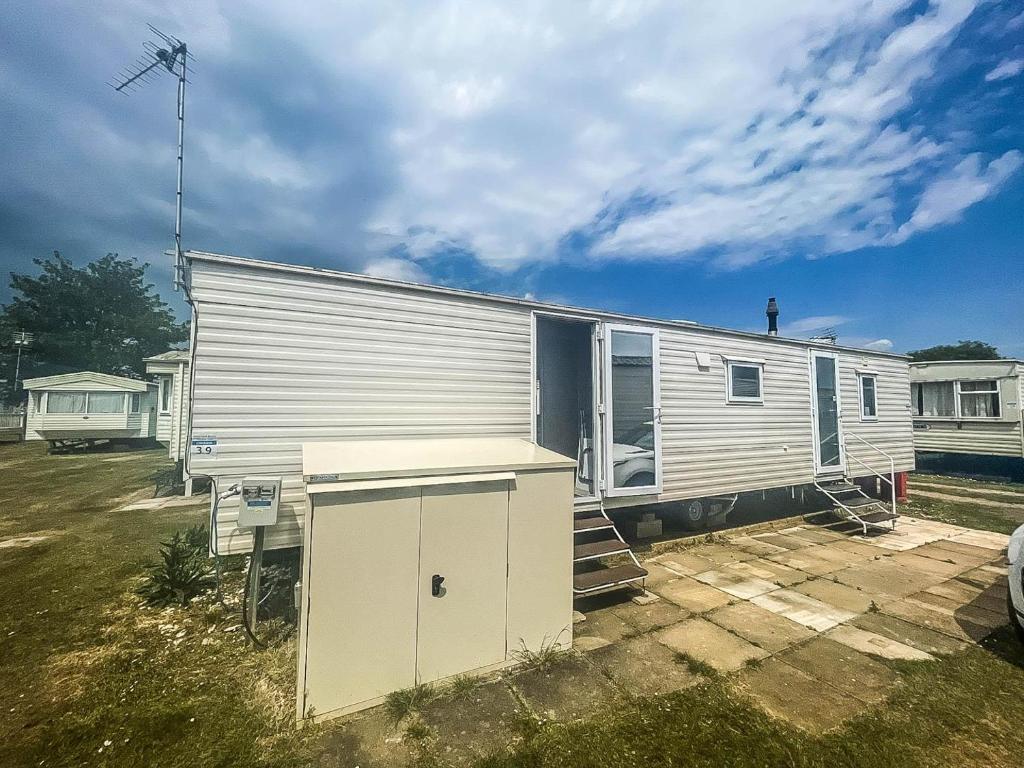 Lovely 8 Berth Caravan At Heacham Beach Park In Norfolk Ref 21039c ...