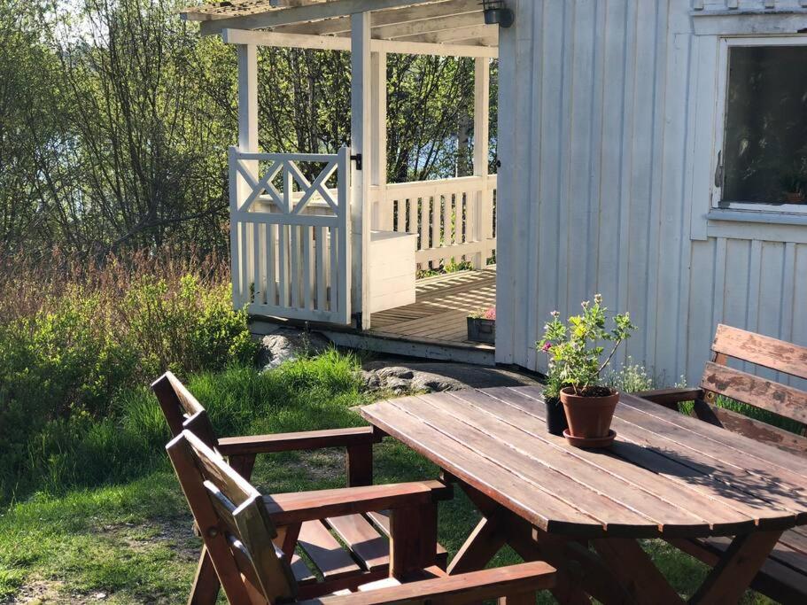 Lake Drevviken cottage, Vendelsö (updated prices 2026)