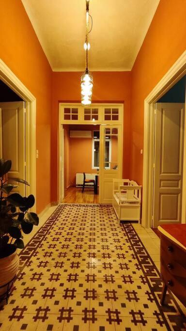 Yellow and blue relax house, Piraeus (updated prices 2025)