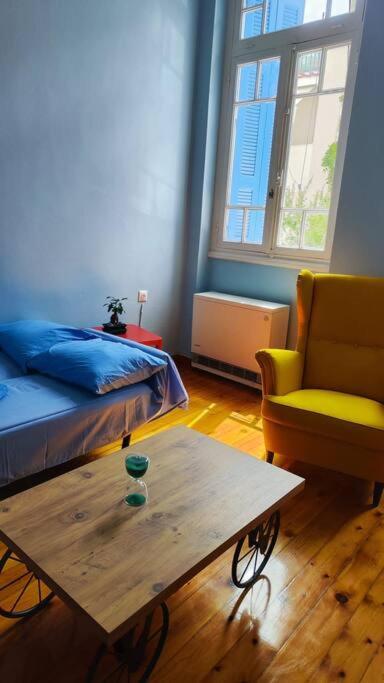 Yellow and blue relax house, Piraeus (updated prices 2025)