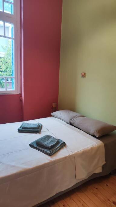 Yellow and blue relax house, Piraeus (updated prices 2025)