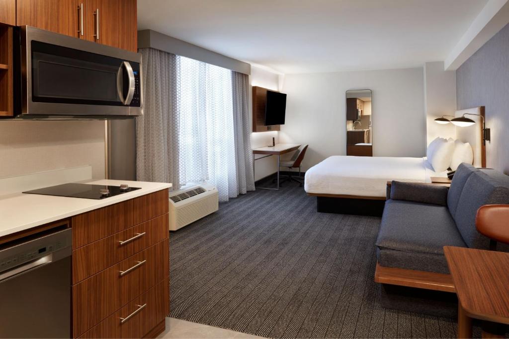 Courtyard by Marriott Kitchener, Kitchener (updated prices 2025)