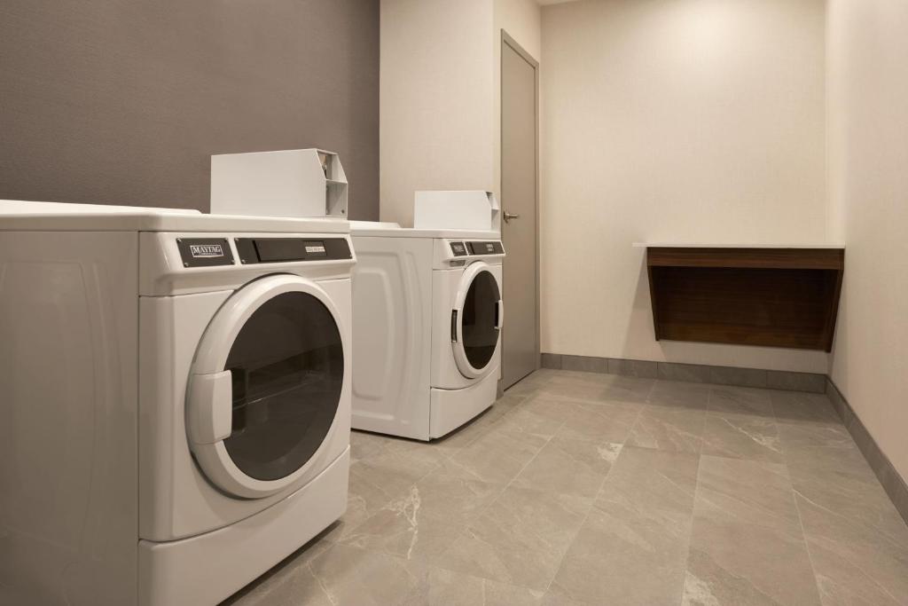 Courtyard by Marriott Kitchener, Kitchener (updated prices 2025)