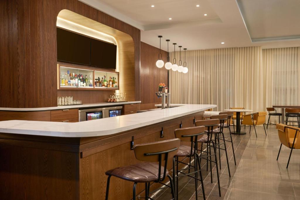 Courtyard by Marriott Kitchener, Kitchener (updated prices 2025)