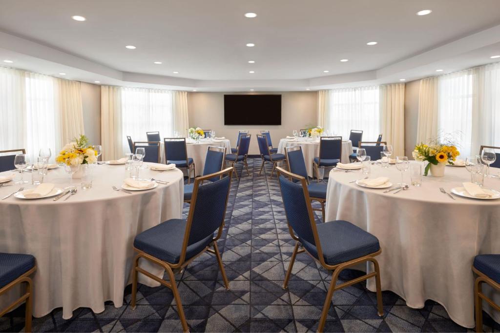 Courtyard by Marriott Kitchener, Kitchener (updated prices 2025)