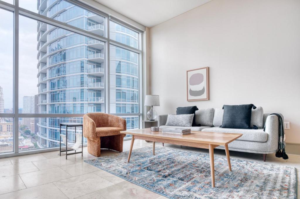 Downtown 2br w gym wd deck nr Town Lake Park ATX-158, Austin (tarifs ...