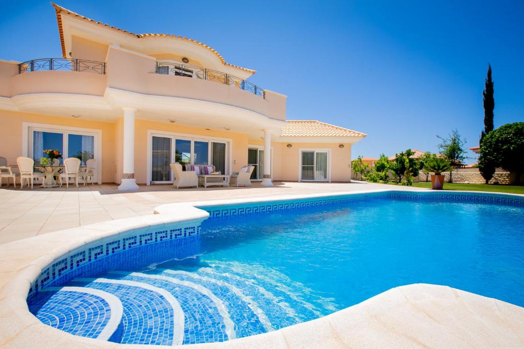 Luxury Villa in PLaya Paraiso (Spanien Adeje) - Booking.com