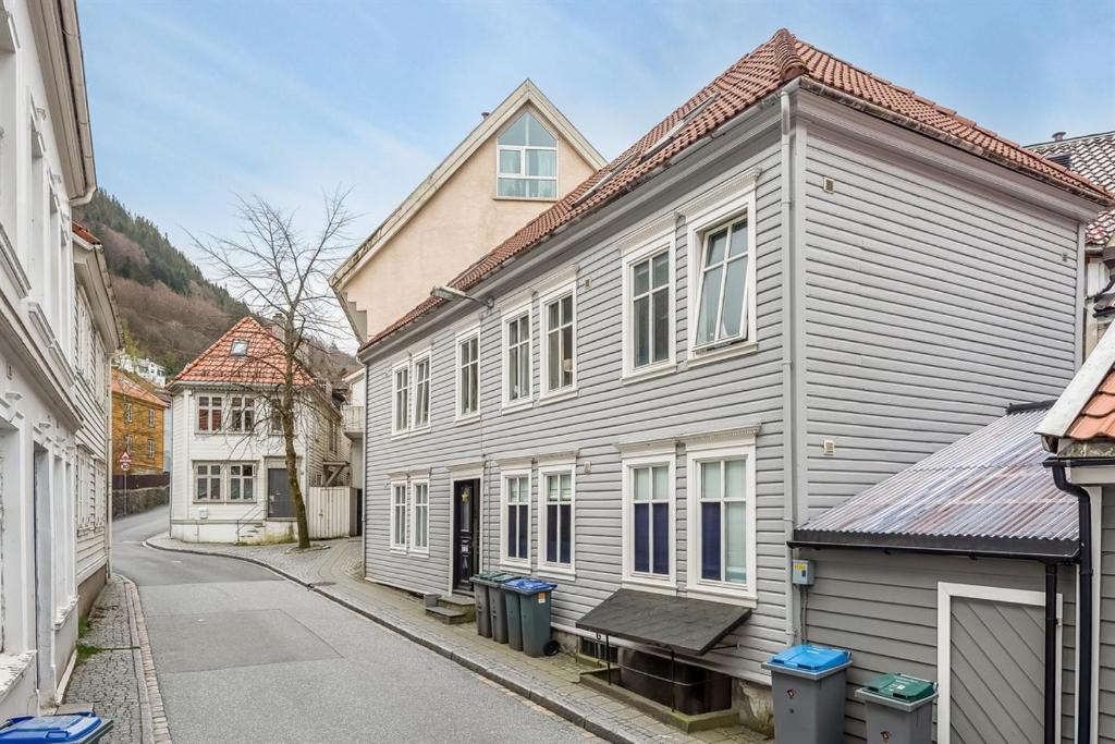 Sentrumsnært i Bergenhus, Bergen (updated prices 2024)
