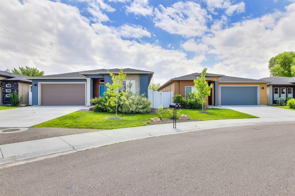 Multiple Stunning Central Meridian Homes with 6 be, Meridian (preços ...