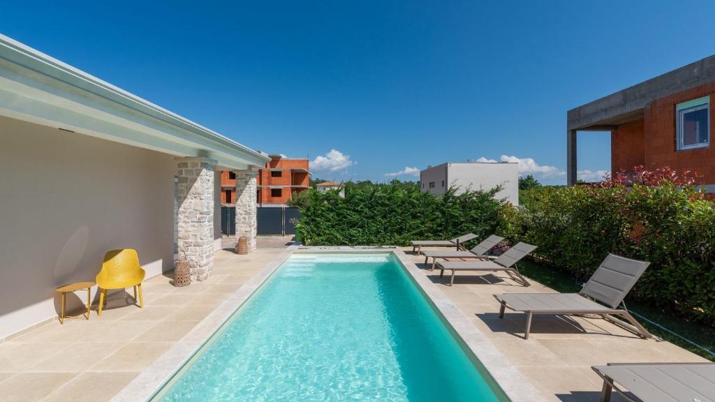 Audrey Pool