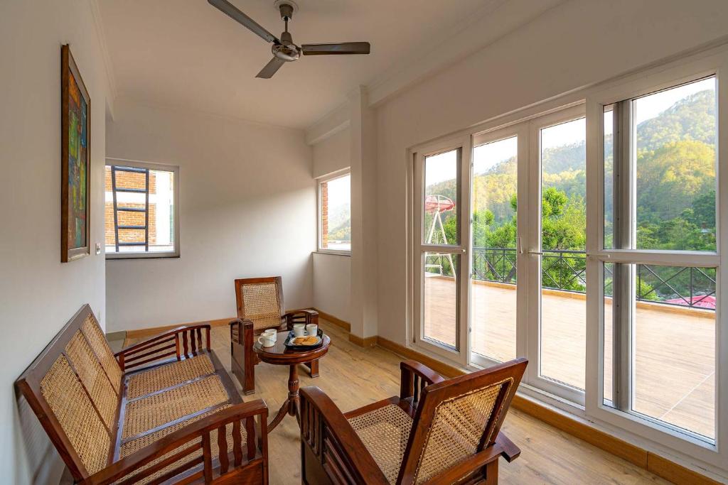 Prakriti with River View- Pet Friendly Retreat with Plunge Pool by ...