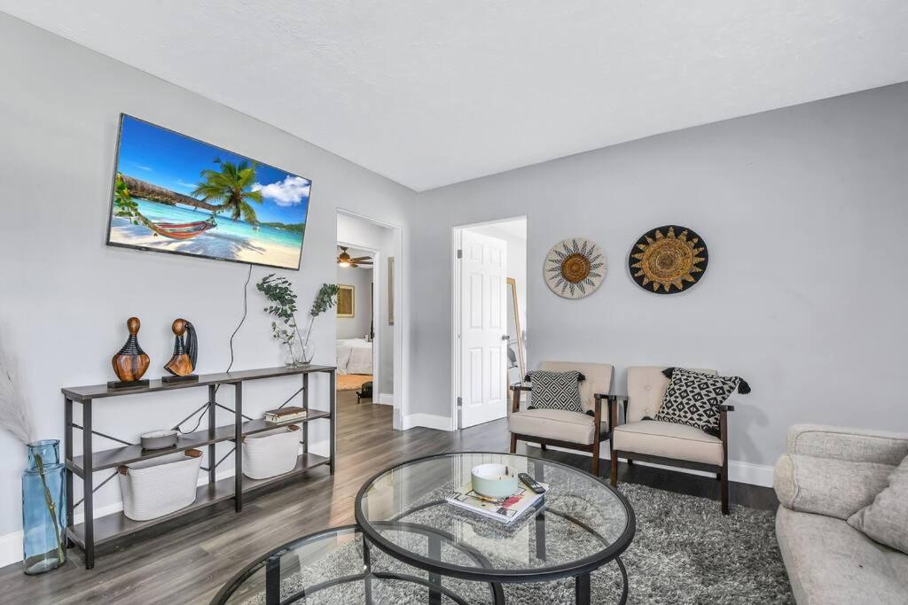 Red door cottage of Mount Dora, Newly renovated!, Mount Dora (updated ...