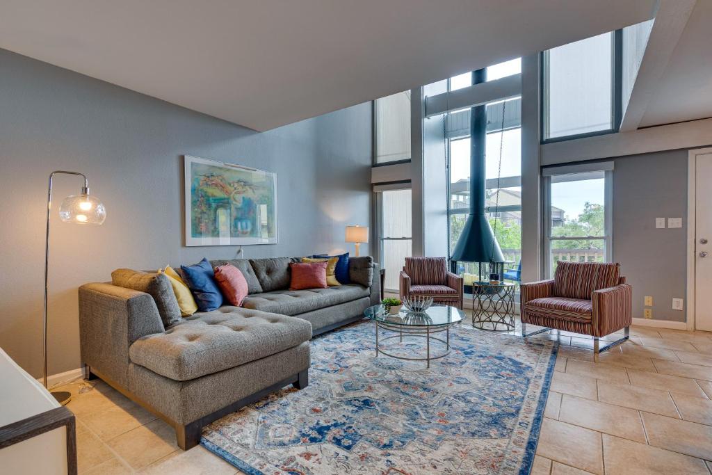 Modern Point Venture Vacation Rental with Deck!, Point Venture (updated ...