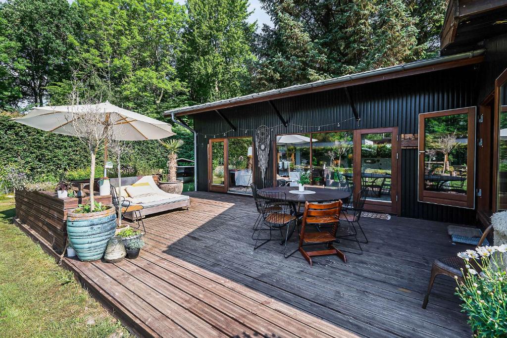 Idyllic Forest-Fringed Holiday Home By The Beach, Egå (precios ...