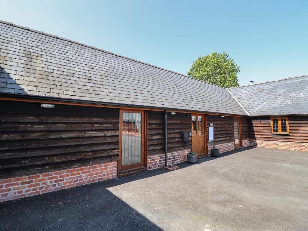 Ysgubor Fachwen, Newtown (updated prices 2025)