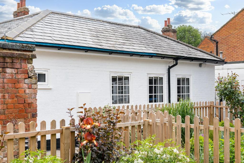 Apple Tree Cottage, Welwyn (updated prices 2025)