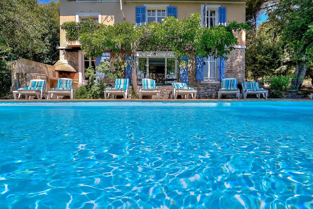 Villa Provençale avec 2 maisons d'amis ,piscine ,Jacuzzi ,vue mer, La ...