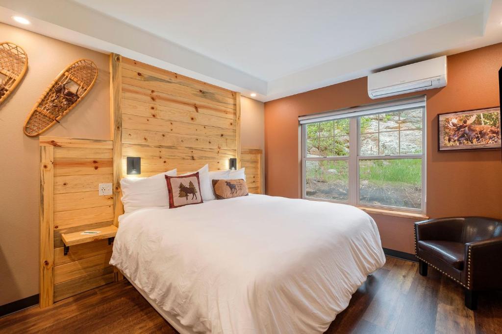 Solitude Moose Room 102 - Estes Park studio, Estes Park (updated prices ...