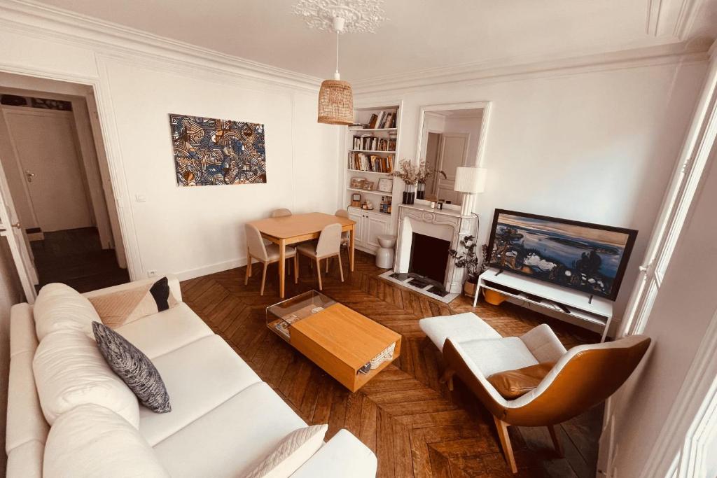 50m Haussmann-style cocoon with lots of charm, Paris (updated prices 2024)