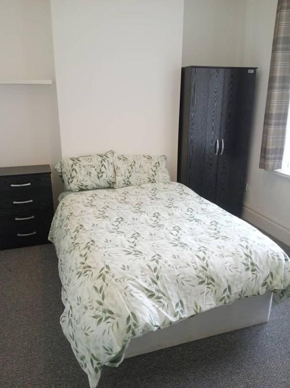 Double bed (R1) close to Burnley city centre, Burnley (updated prices 2026)