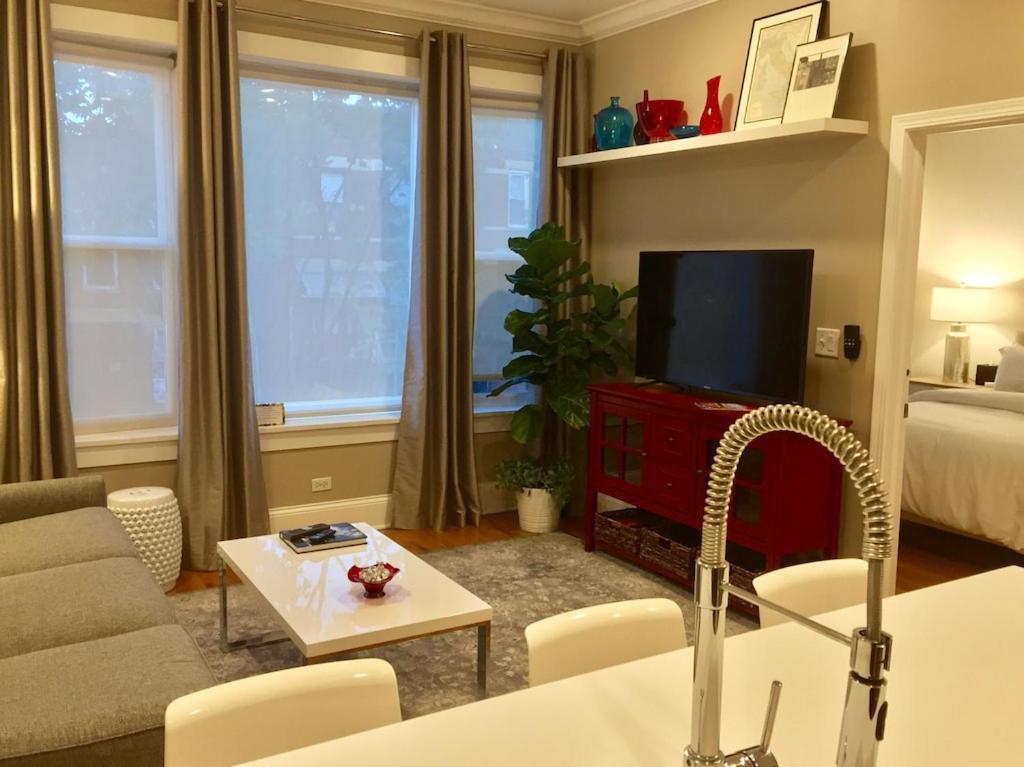 Bella Villa on Taylor Street Chicago’s Little Italy 1 mile west the ...