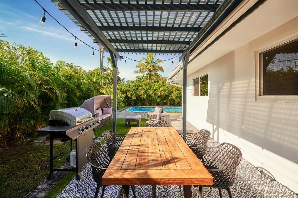 Modern Tropical Villa BY GLAMHOMES, Miami, USA - Booking.com
